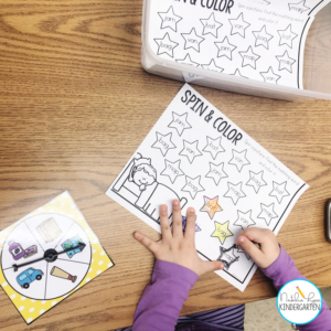 How To Run Literacy Centers in Kindergarten - Natalie Lynn Kindergarten